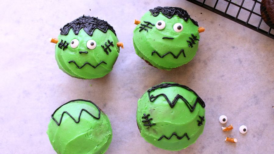Frankenstein Cupcakes Recipe - QueRicaVida.com
