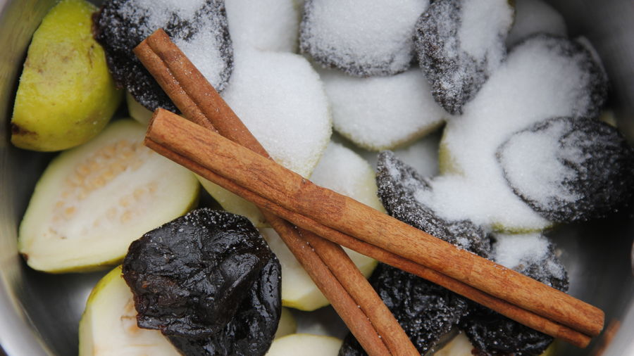 Mexican Guava and Plum Punch Recipe - QueRicaVida.com