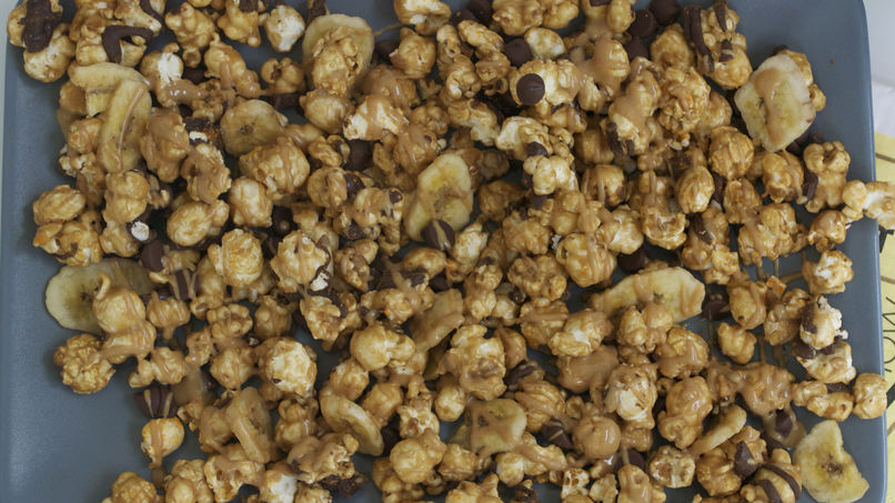 Popcorn with Chocolate Chips Recipe - QueRicaVida.com