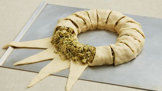 Pesto Chicken Crescent Ring Recipe - Pillsbury.com