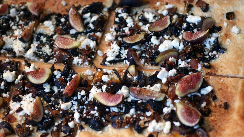 Fig, Caramelized Onion and Bacon Flatbread Recipe - Pillsbury.com