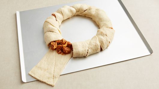 Italian Meatball-Stuffed Crescent Ring Recipe - Pillsbury.com