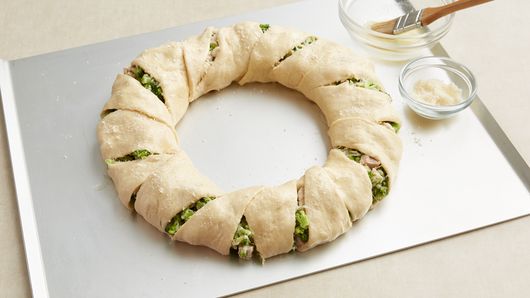 Cheesy Chicken and Broccoli Crescent Ring Recipe - Pillsbury.com