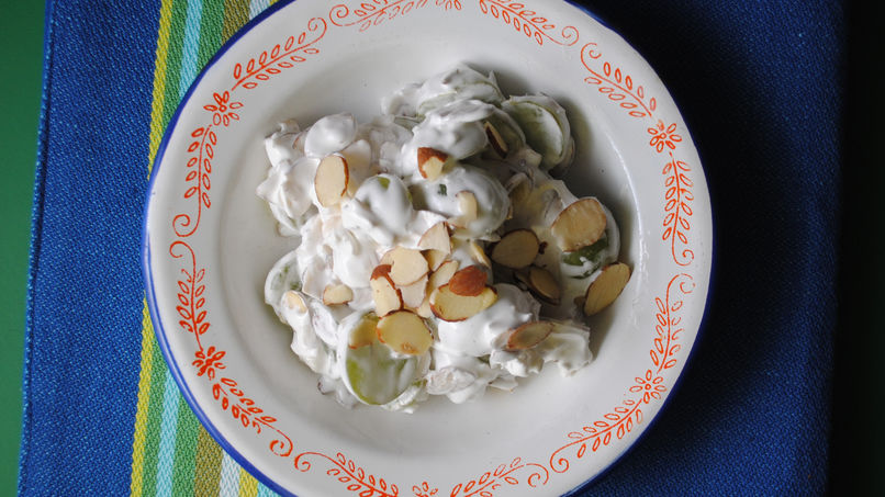 Marshmallow Fluff Grape Salad with Almonds Recipe - QueRicaVida.com