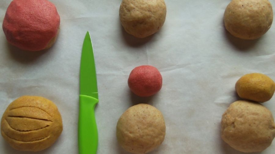 How to Make Conchas Mexicanas Recipe - QueRicaVida.com