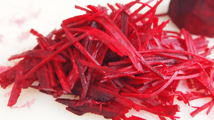 Receta de Fideos de Betabel con Pesto Rústico de Perejil | QueRicaVida.com