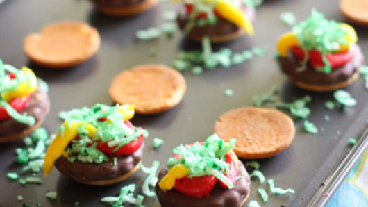 Mini Burger Cookies Recipe - Tablespoon.com