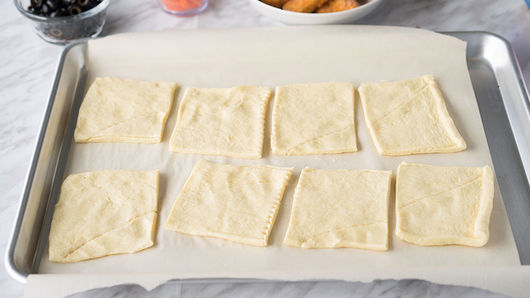 Mini Chicken Buns Recipe - Pillsbury.com