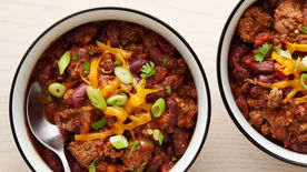 Slow-Cooker Family-Favorite Chili Recipe - BettyCrocker.com