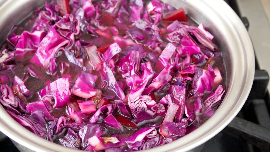 Receta de Sopa de Repollo Colorado y Aguacate | QueRicaVida.com