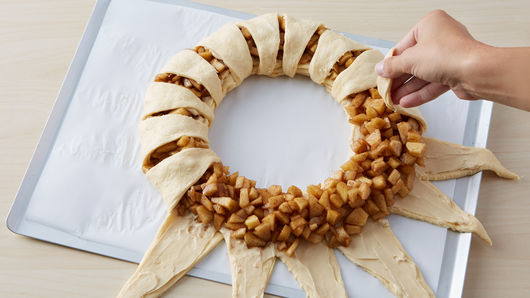 Caramel-Apple Cream Cheese Crescent Ring Recipe - Pillsbury.com