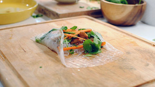 Garlic Chicken Spring Rolls Recipe - Tablespoon.com